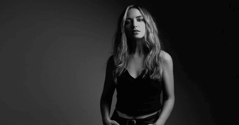 Janie Bay Gesels Oor Haar Musiek en Ander Goedjies